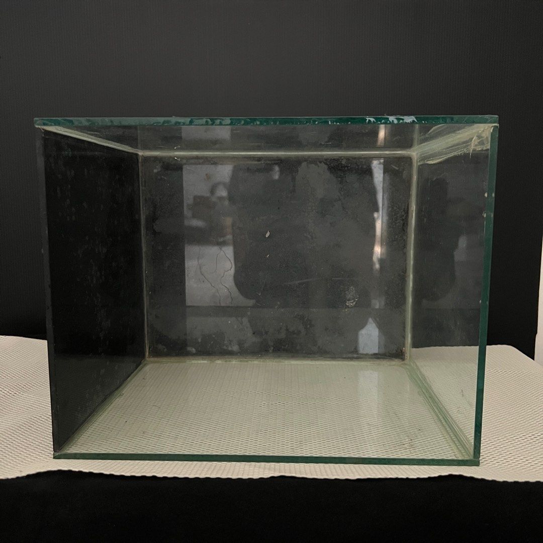 Aquarium kaca bekas ( harga pas ), Perabotan Rumah di Carousell