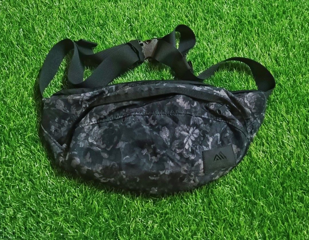 AUTHENTIC GREGORY ORIGINAL TAIL RUNNER BLACK FLORA GARDEN WAISTBAG POUCHBAG, Men's Fashion, Bags ...