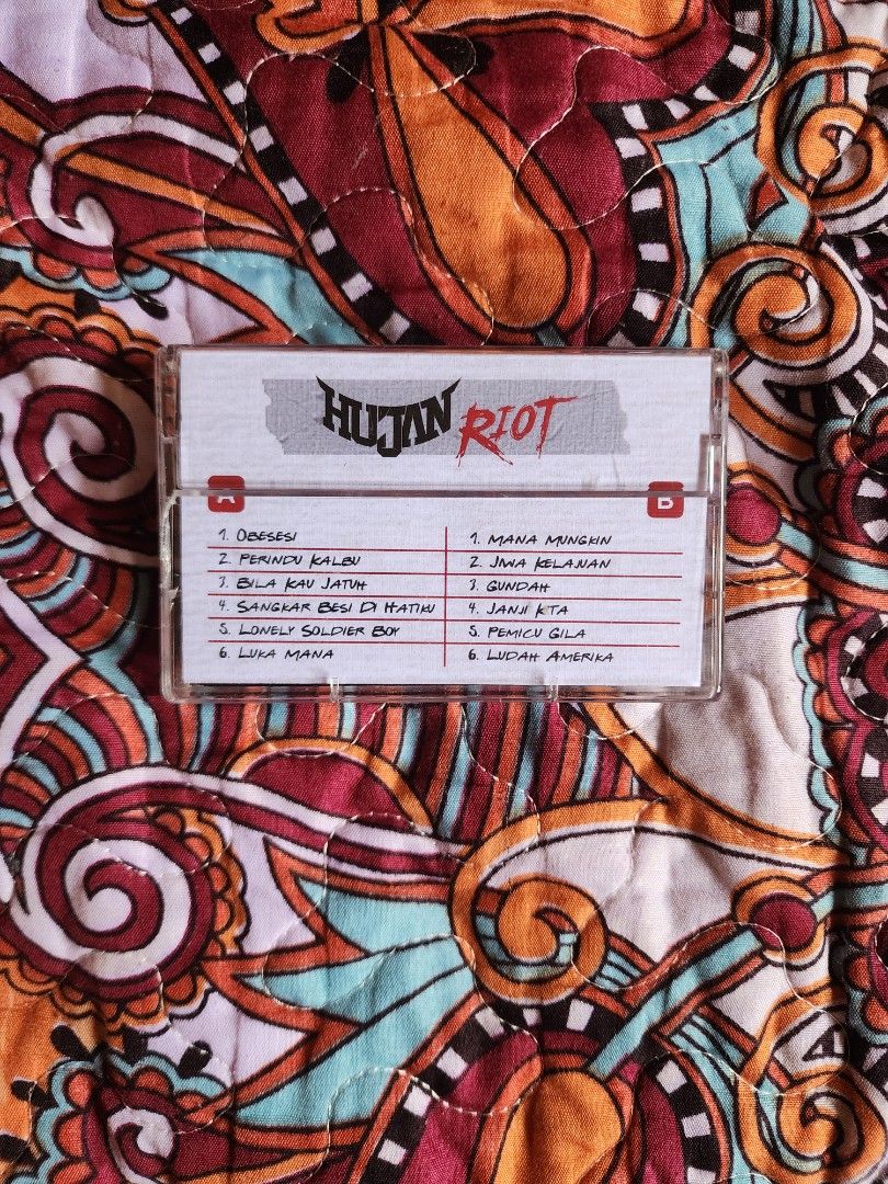 (Bundle set) CD Album Hujan Jika Sempat, Hujan Suria, Kaset Hujan Riot ...