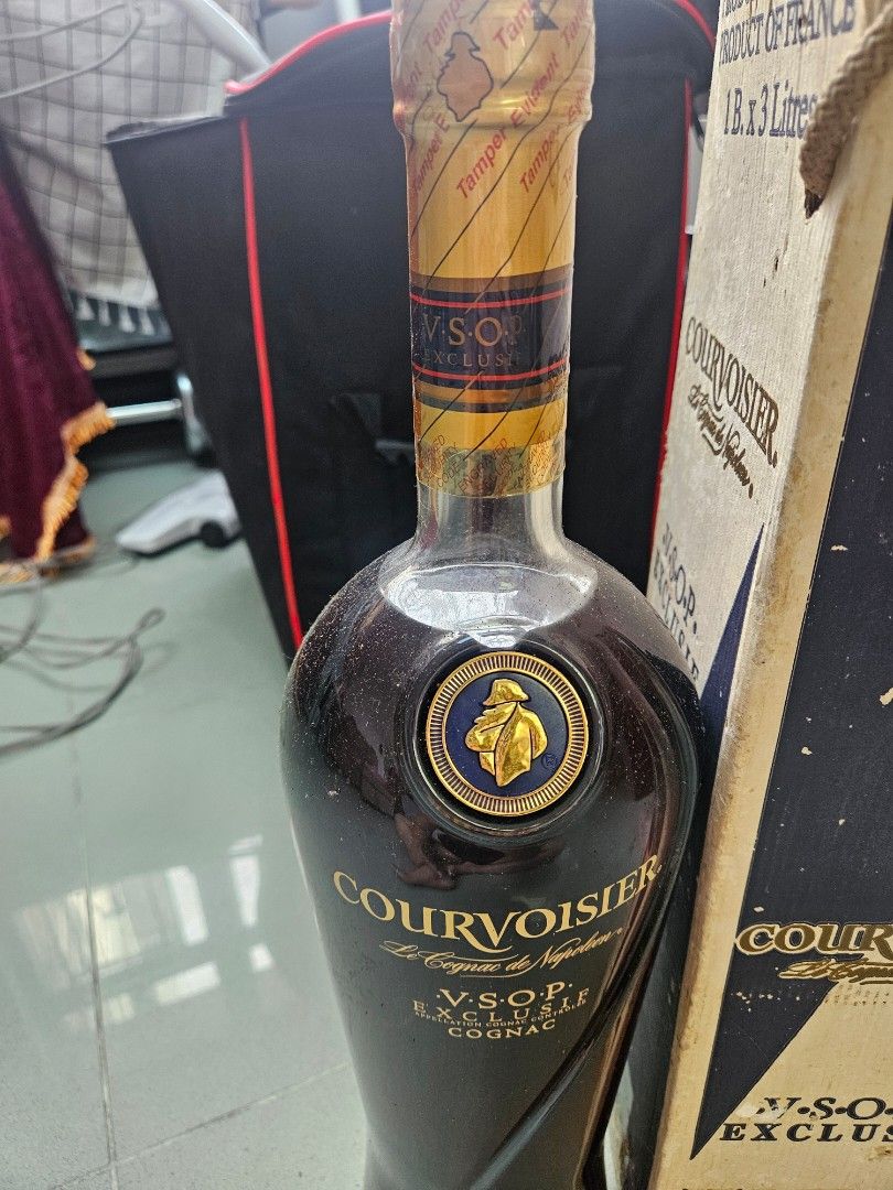 珍藏COURVOISIER 3LV.S.O.P. EXCLUSIF COGNAC 容量：5kg/3L全新$2300 只限屯門交收保証原裝正版非誠勿 擾誠意交易 原裝正版 盒子有歲月痕跡. 介意 ...