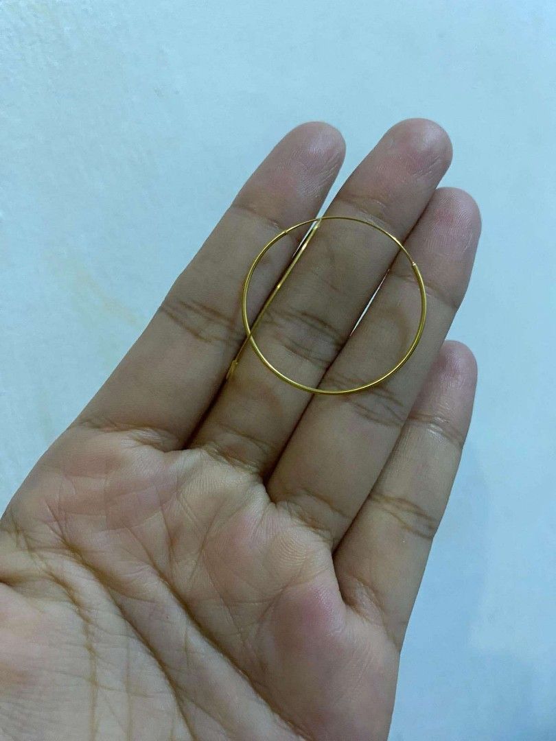 Earloop Plain in 18Karat Saudi Gold, Women's Fashion, Jewelry ...