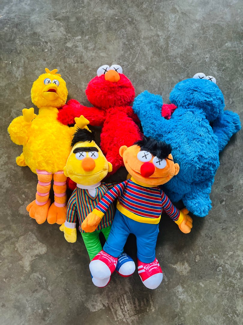 KAWS Sesame Street Uniqlo Plush Toy Complete Set, Hobbies & Toys, Toys ...