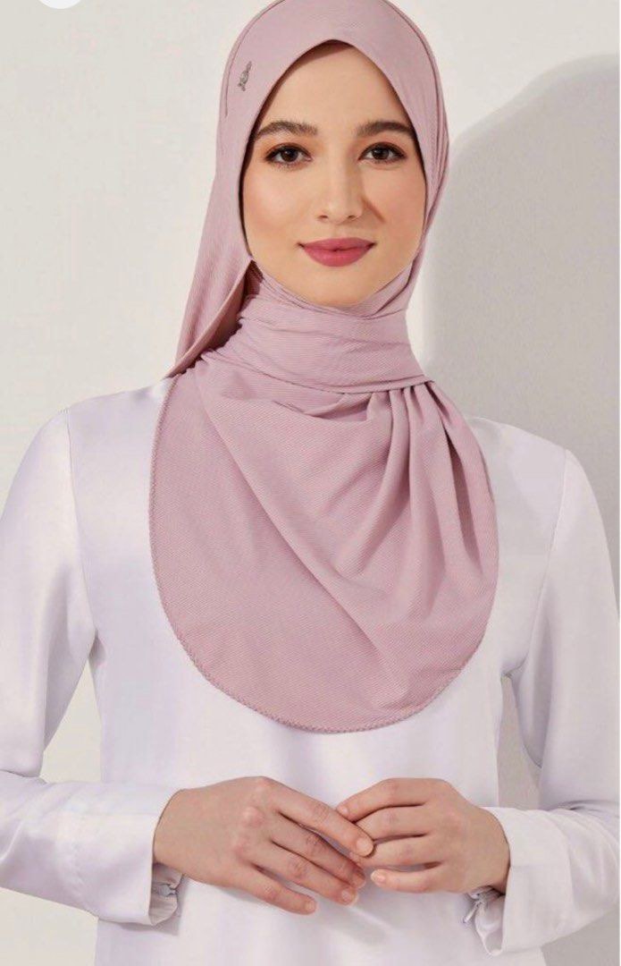 The quick duck, Women's Fashion, Muslimah Fashion, Hijabs on Carousell