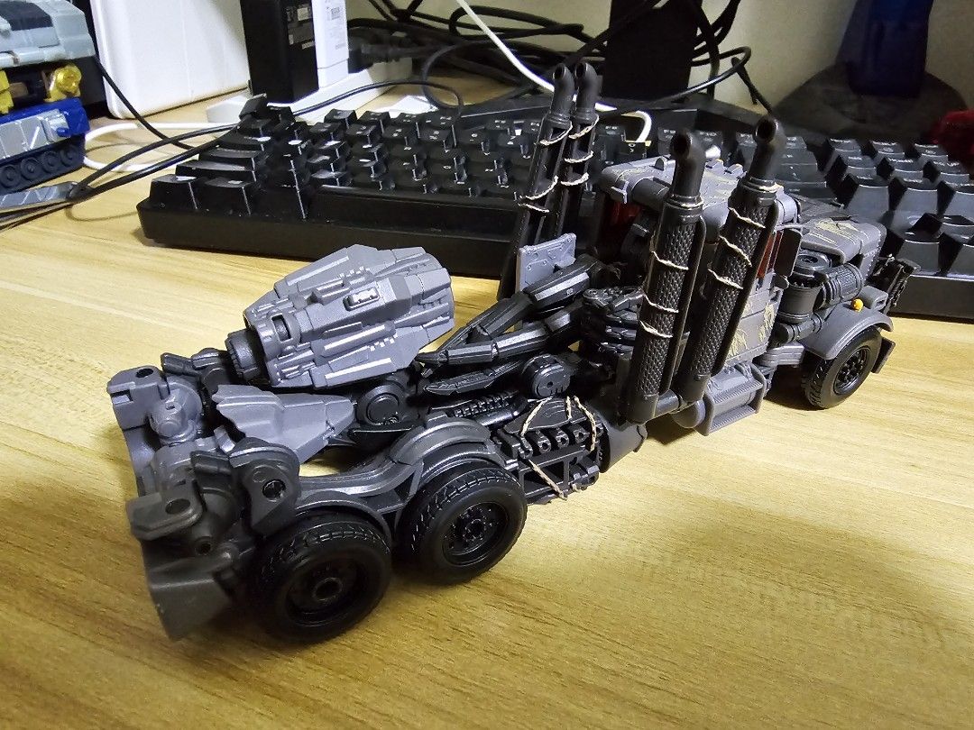 Transformers Studio Series 101 Scourge, Hobbies & Toys, Toys & Games on ...