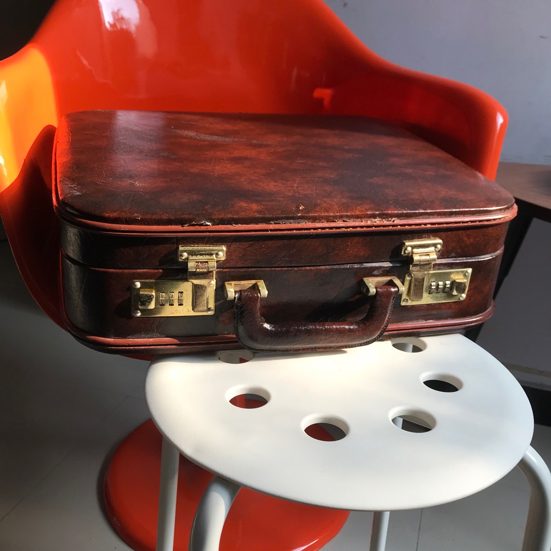 Vintage 1970s Suitcase Bar with key, velvet interior, holds many, Antik ...