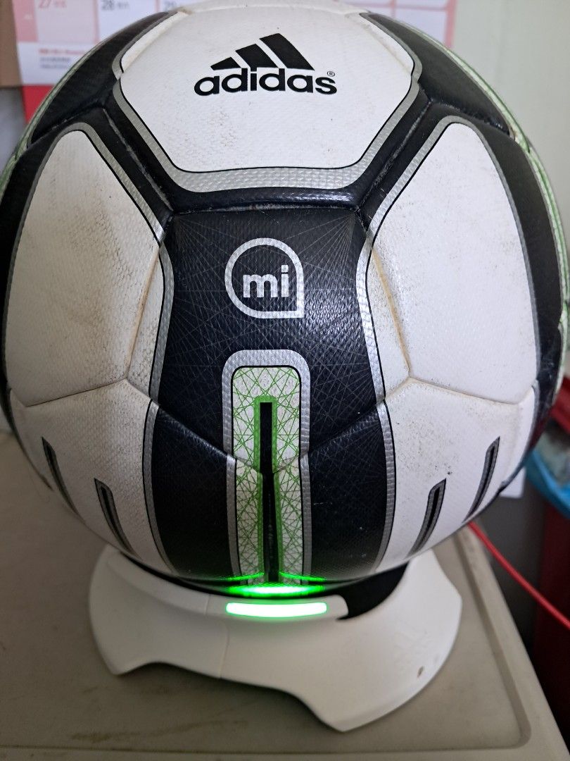 晶片足球 Adidas miCoach Smart football 測量 球速 軌跡 轉速, 運動產品, 運動與體育, 運動與體育 - 球拍 ...