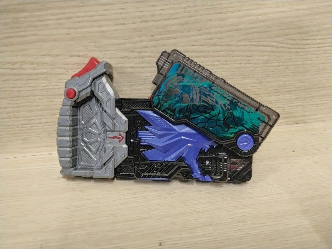 Bandai Kamen Rider Zero One DX Assault Wolf Progrise Key & Assault Grip ...