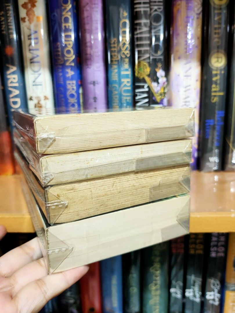 Bantam Classics (Wuthering Heights/Alice's Adventure in Wonderland/The ...