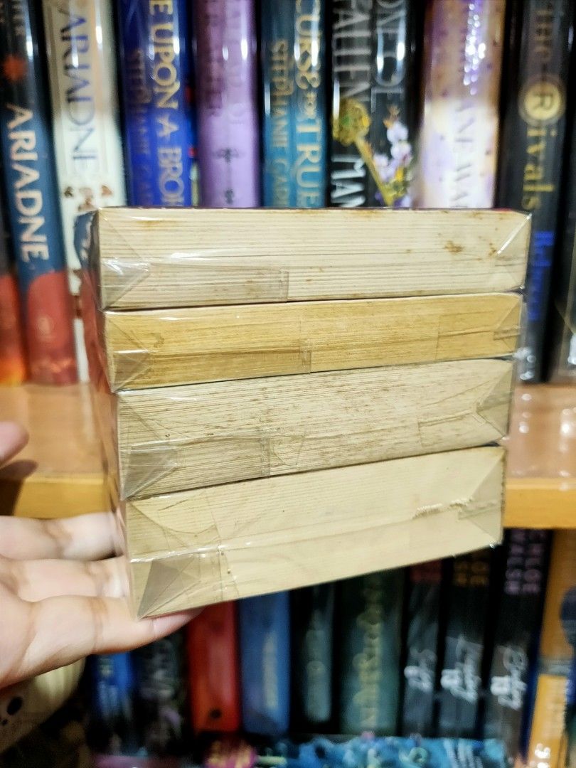 Bantam Classics (Wuthering Heights/Alice's Adventure in Wonderland/The ...