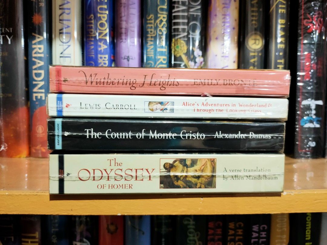Bantam Classics (Wuthering Heights/Alice's Adventure in Wonderland/The ...
