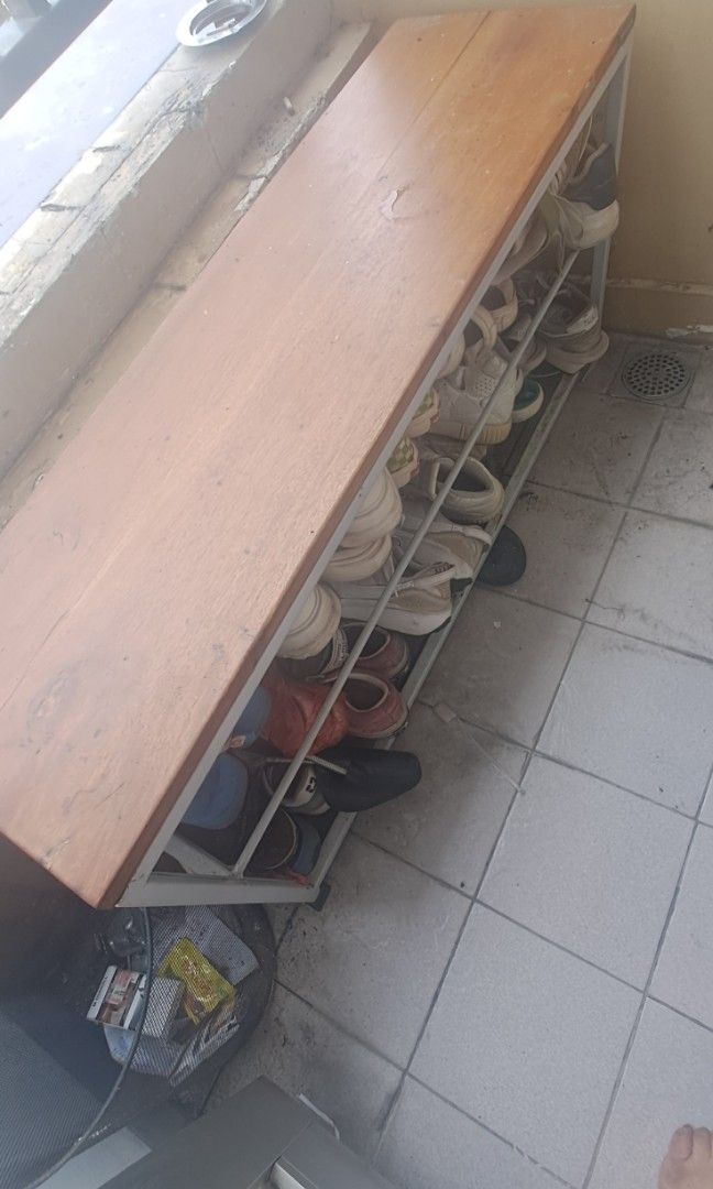 Bench rak sepatu kayu solid rangka besi, Perabotan Rumah di Carousell