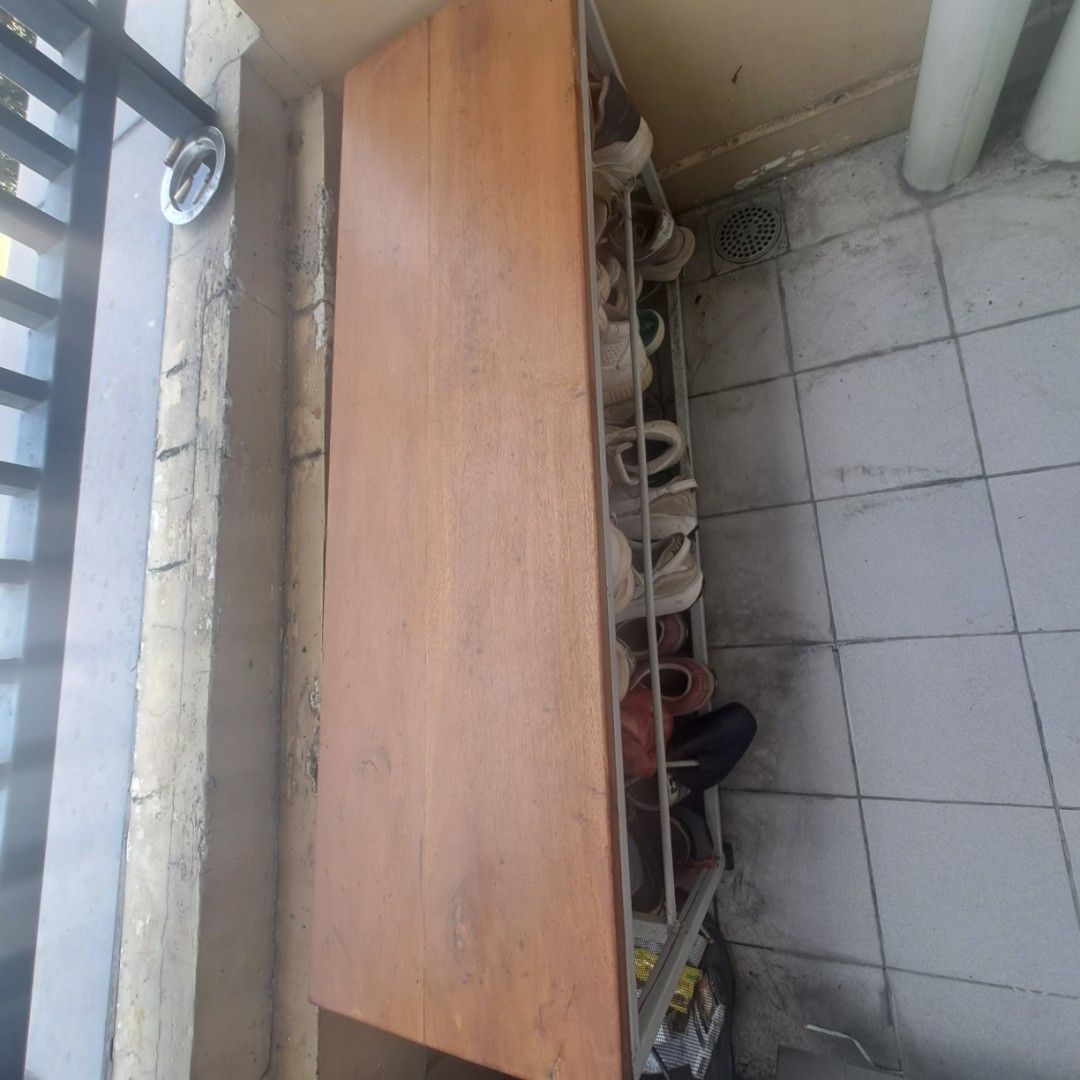 Bench rak sepatu kayu solid rangka besi, Perabotan Rumah di Carousell
