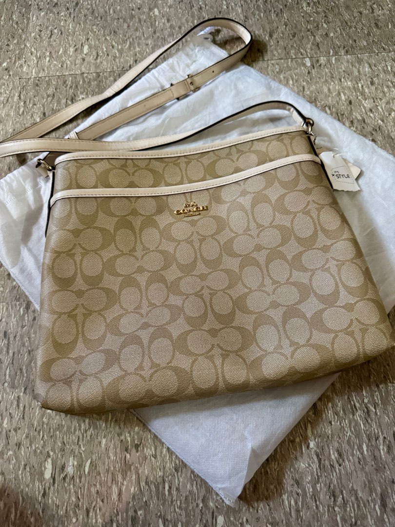 Coach Signature Sling, Women's Fashion, Bags & Wallets, Cross-body Bags ...