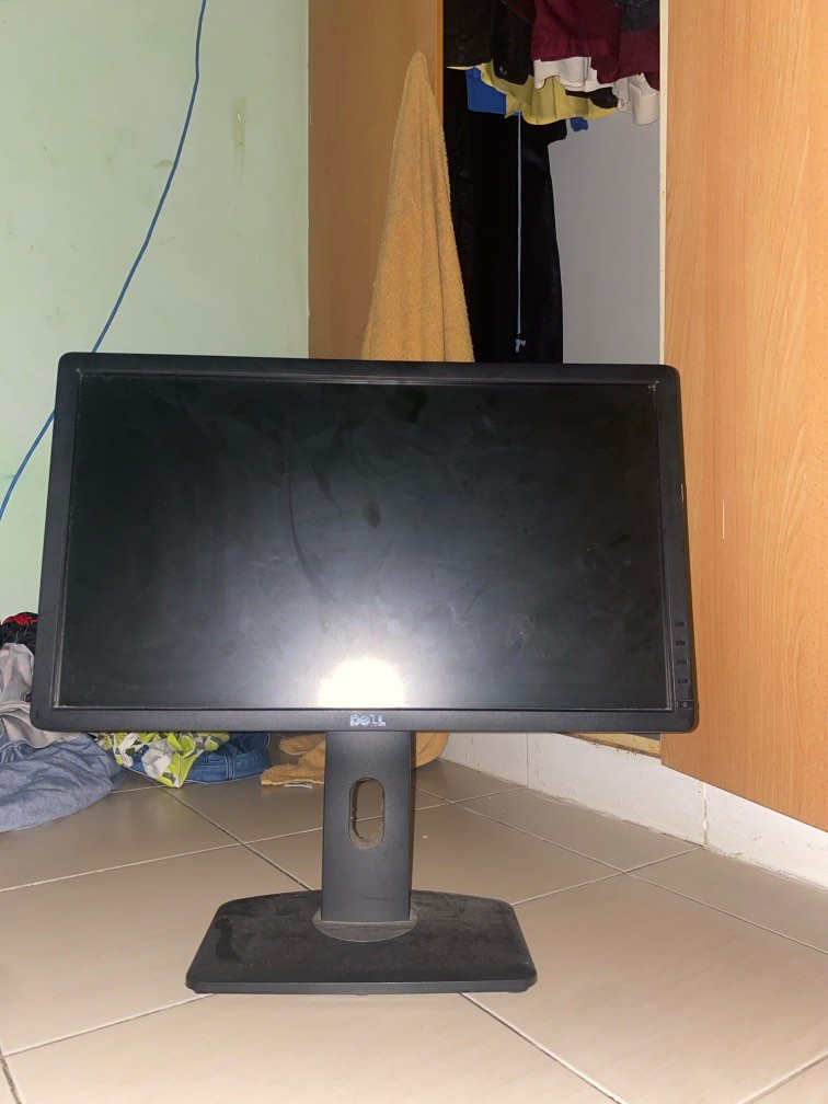 Dell 22 inc monitor, Computers & Tech, Desktops on Carousell