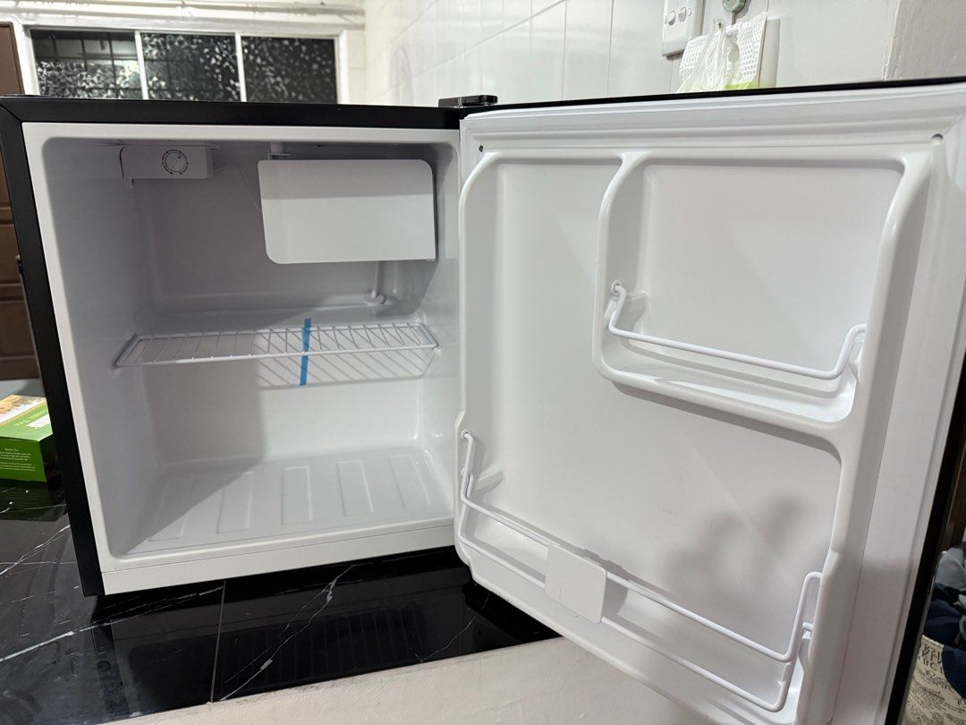 Elba 60L mini bar refrigerator, TV & Home Appliances, Kitchen ...