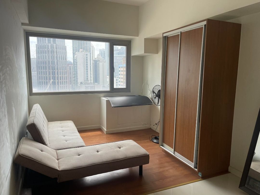 ETON TOWER MAKATI Dela Rosa/ Rufino St STUDIO UNIT 20,000/month Bare ...