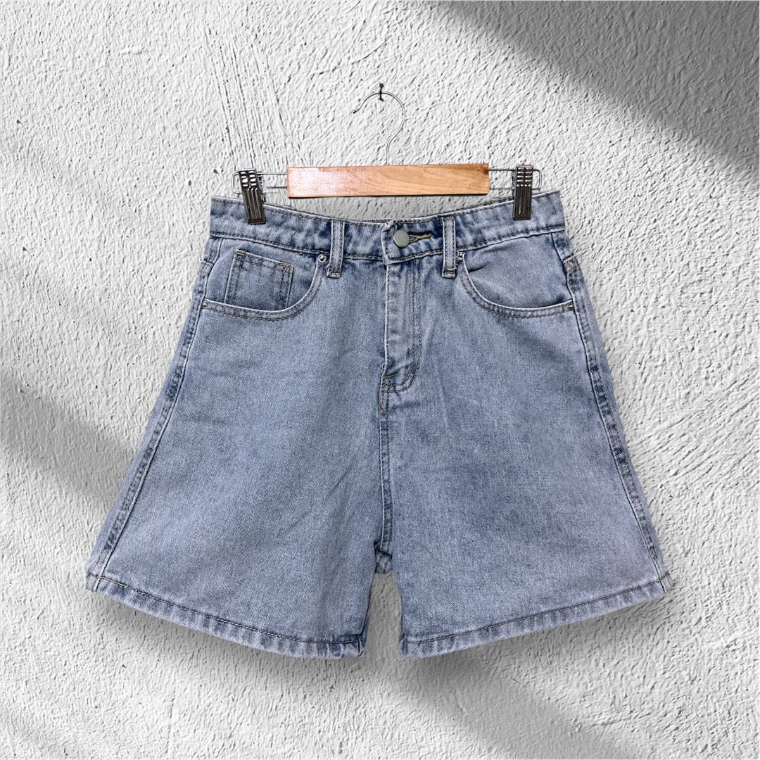 Maong short, Women's Fashion, Bottoms, Shorts on Carousell