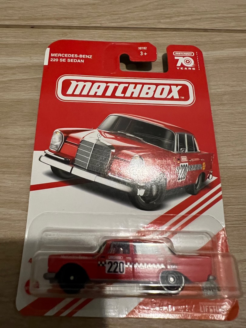 Matchbox red Mercedes 220 SE sedan target red limited edition, 興趣及遊戲 ...