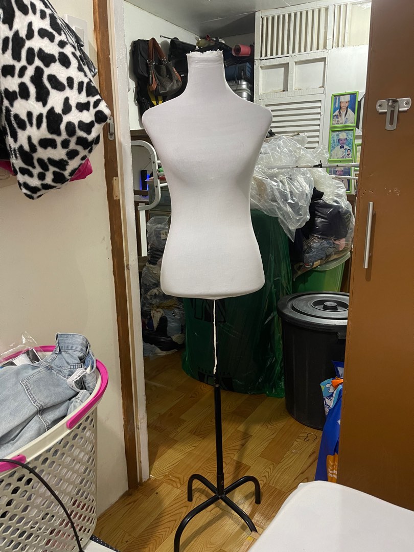 PRELOVED FITTING FORM MANNEQUIN WITH FREE HANGING MANNEQUIN, Furniture ...