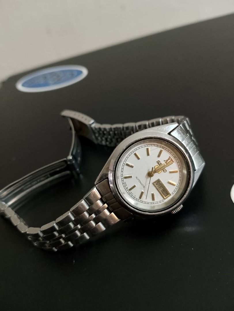 Seiko caliber 4206 is an automatic (with hand winding) watch movement ...