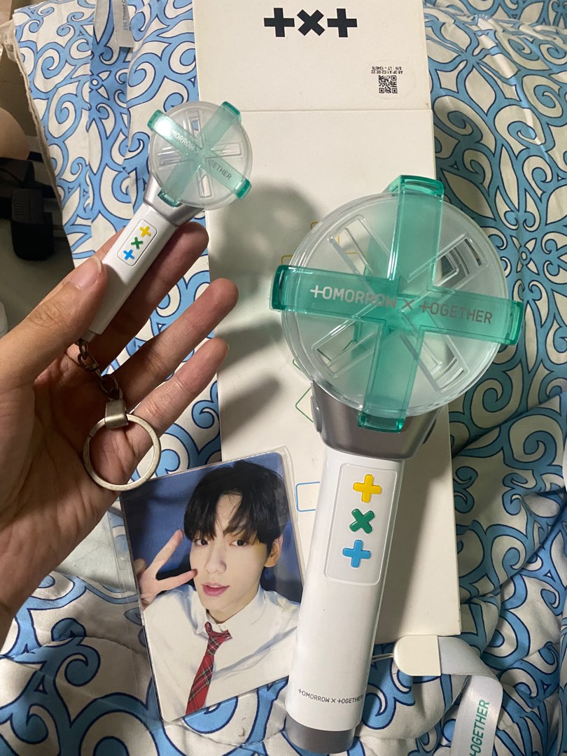 TXT Light Stick V1 and Keychain (Moabong), Hobbies & Toys, Memorabilia ...