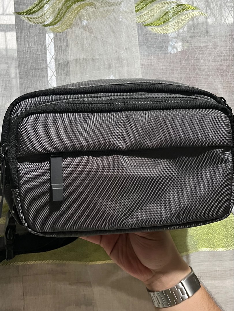 U Elements Adapt Metro Multifunctional Hip pack, Men's Fashion, Bags ...