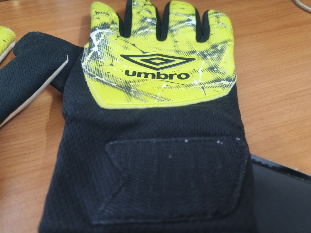 Umbro Neo club goalkeeper, Sports Equipment, Sports & Games, Racket ...