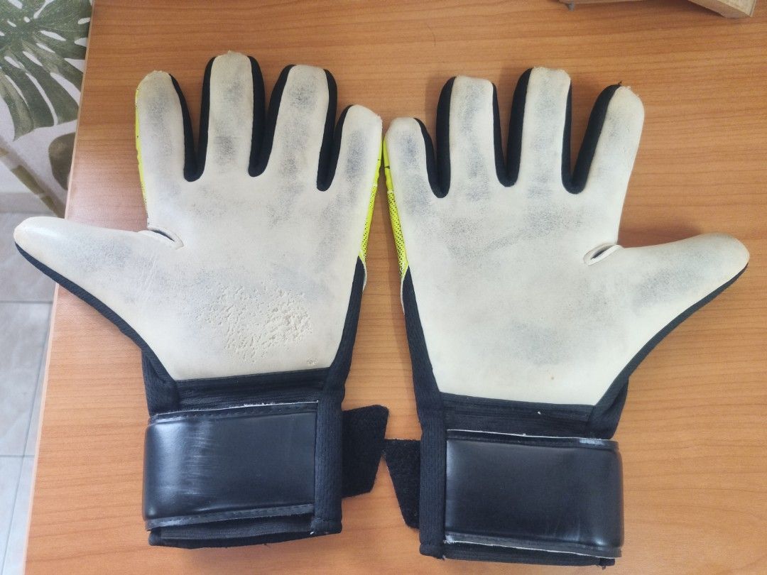 Umbro Neo club goalkeeper, Sports Equipment, Sports & Games, Racket ...