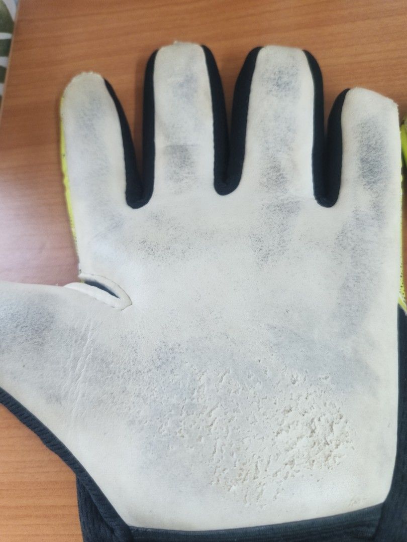 Umbro Neo club goalkeeper, Sports Equipment, Sports & Games, Racket ...