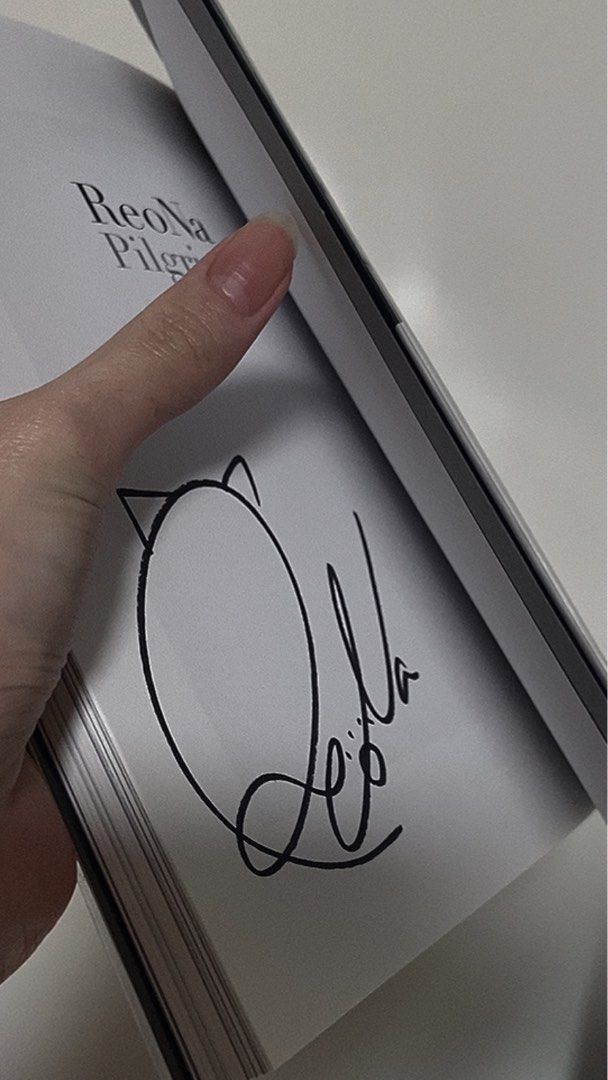 售出《親筆簽名》《現貨》日本 寫真書 ReoNa 寫真集 Pilgrim 日文 歌手訪談, 哩哩扣扣, 其他在旋轉拍賣