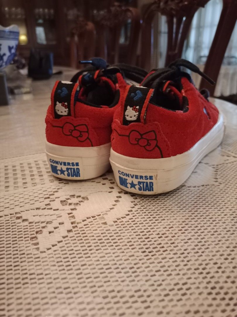 hello kitty converse red
