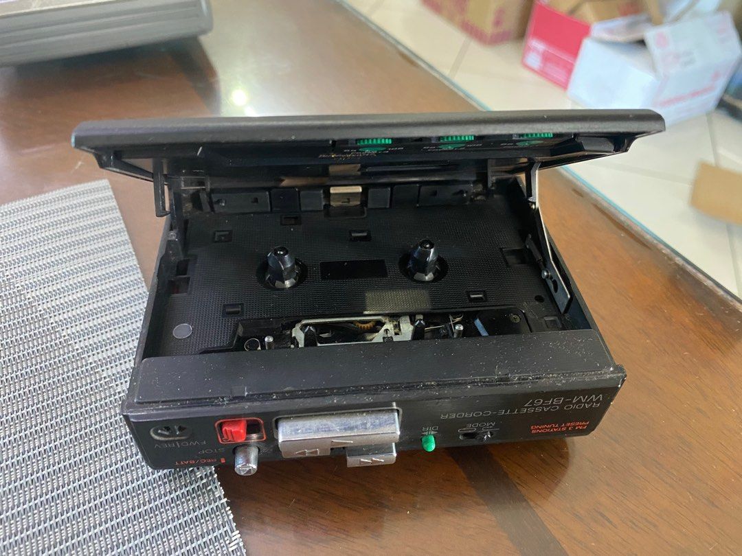 DEFECTIVE Vintage Sony Walkman stereo cassette tape player & recorder ...