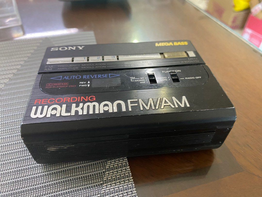 DEFECTIVE Vintage Sony Walkman stereo cassette tape player & recorder ...