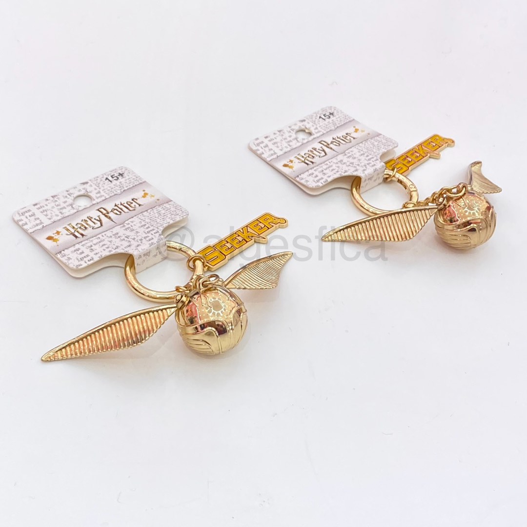 Golden Snitch Keychain Harry Potter Seeker, Antik, Pajangan di Carousell