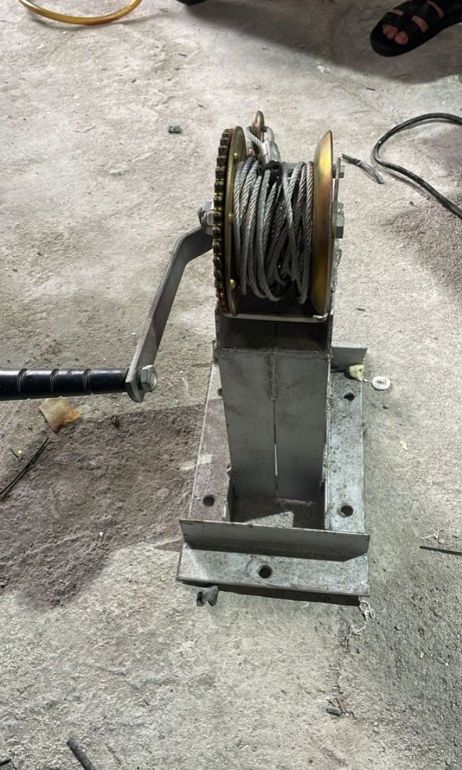 Hand gear winch with stand, Everything Else, Others on Carousell