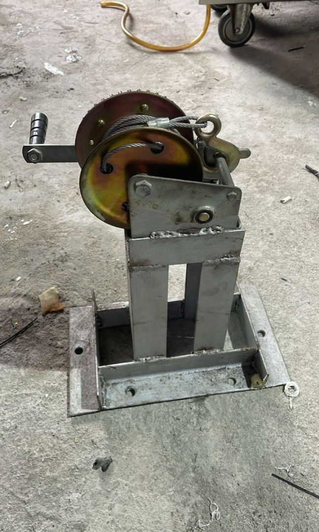 Hand gear winch with stand, Everything Else, Others on Carousell