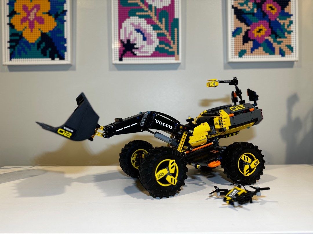 LEGO Technic Volvo Concept Wheel Loader ZEUX (42081), Hobbies & Toys ...