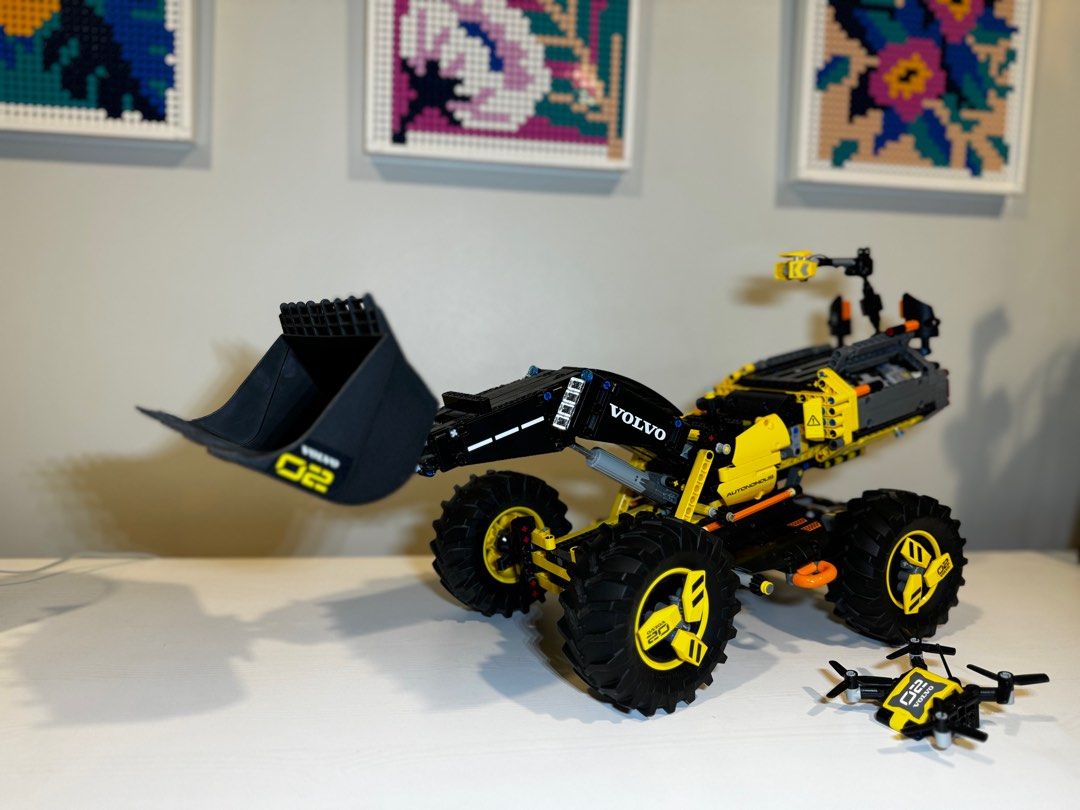 LEGO Technic Volvo Concept Wheel Loader ZEUX (42081), Hobbies & Toys ...