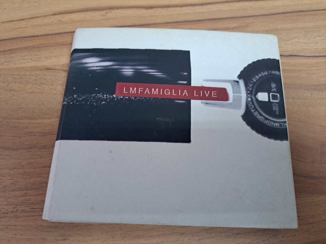 LMF - LMFAMIGLIA LIVE (VCD) 大懶堂, 興趣及遊戲, 音樂、樂器 & 配件, 音樂與媒體 - CD 及 DVD ...