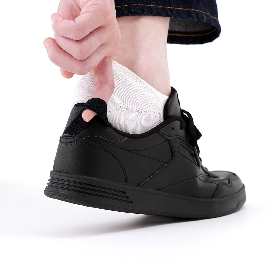 Muji x Reebok court sneakers Club C 85 極簡 純黑 全黑 波鞋, 女裝, 鞋, 波鞋 - Carousell