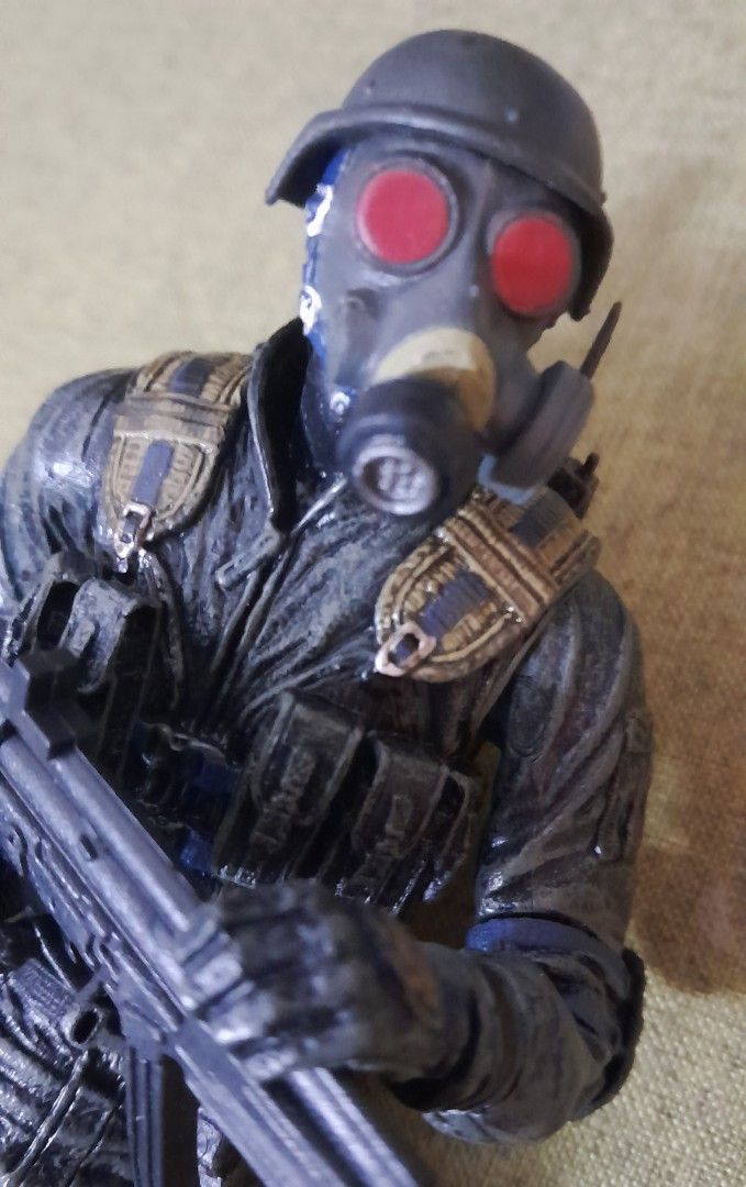 Neca resident evil hunk custom with extra weapon accessories set marvel ...
