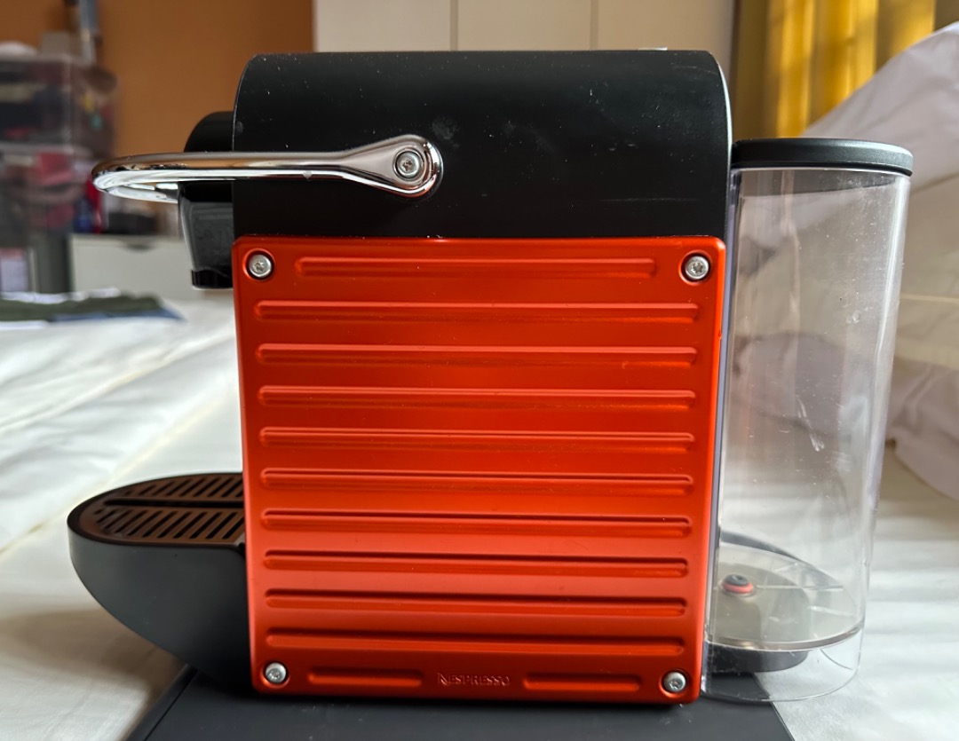 nespresso pixie dark red