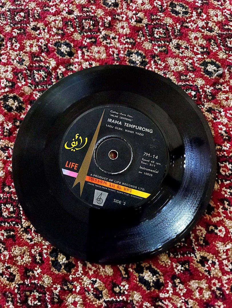Piring Hitam Vinyl EP OST Filem Melayu Klasik Cathay Keris, Hobbies ...