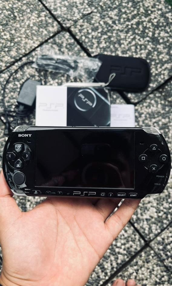 PSP 3000 BLACK FULL SET AND 30 GAME CONDITION LIKE NEW ALL GOOD FUNTION ...