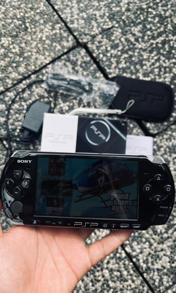 PSP 3000 BLACK FULL SET AND 30 GAME CONDITION LIKE NEW ALL GOOD FUNTION ...