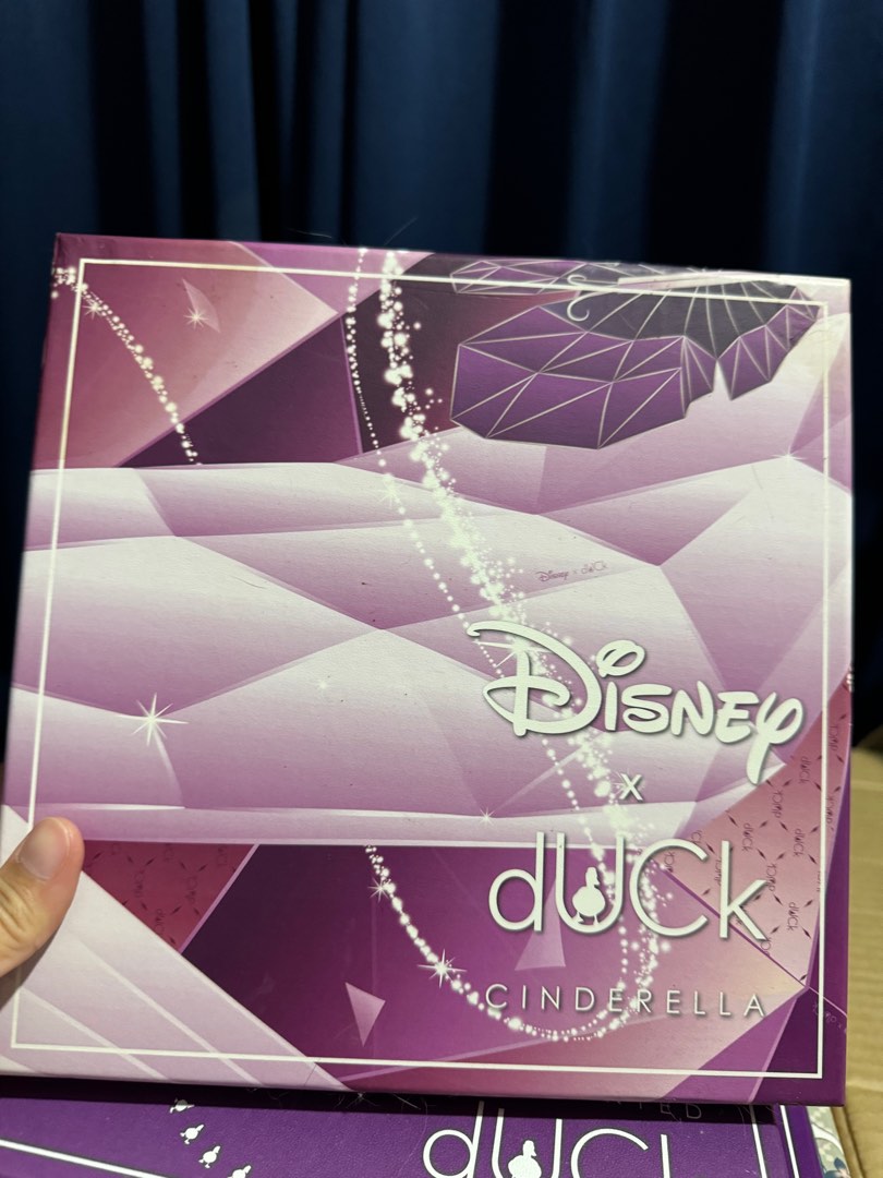 Disney x Duck Cinderella Shawl, Women's Fashion, Muslimah Fashion ...