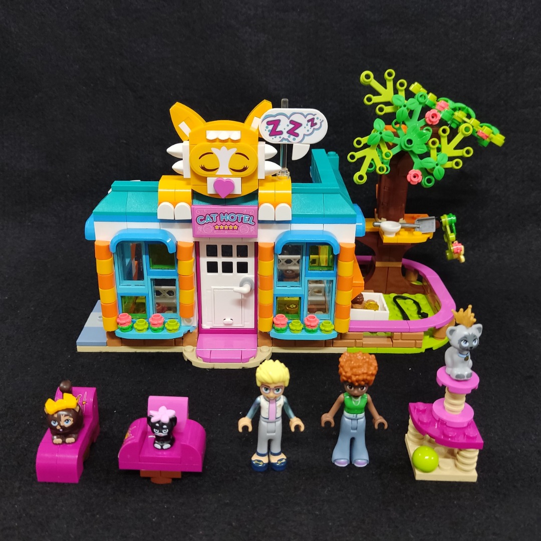 LEGO 41742: Cat Hotel --- Friends Olly, Naomi, Hobbies & Toys, Toys ...