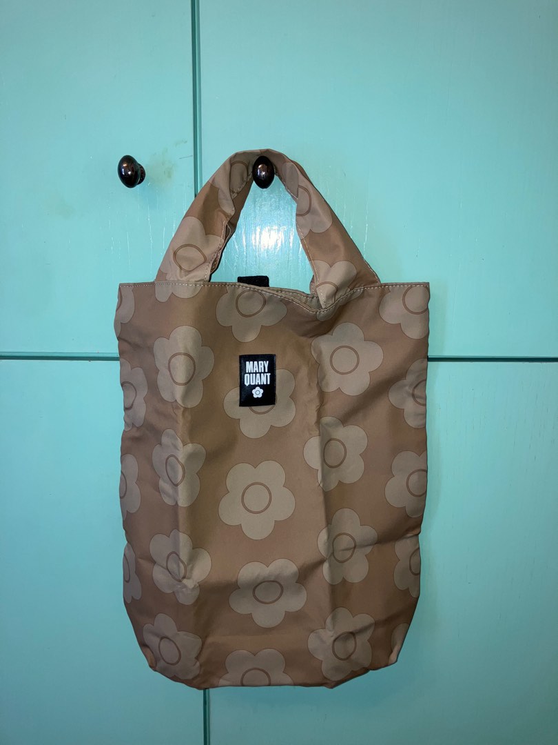 全新Mary Quant Beige colour tote reusable bag A4 size 有拉鍊可摺疊環保袋 日本直送, 女裝, 手袋及銀包, Tote Bags - Carousell