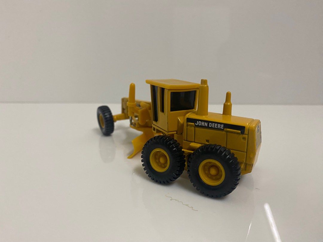 motor grader 1/64, Hobbies & Toys, Toys & Games on Carousell