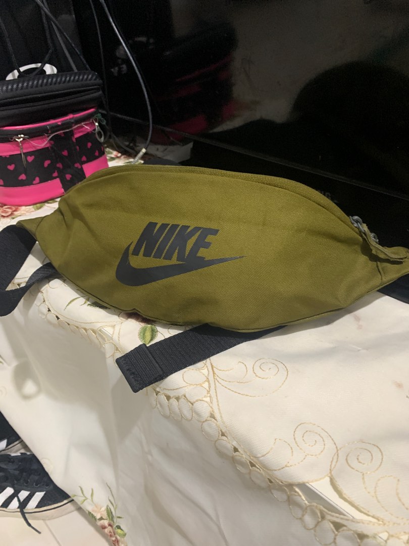Nike pouchbag, Men's Fashion, Bags, Belt bags, Clutches and Pouches on ...